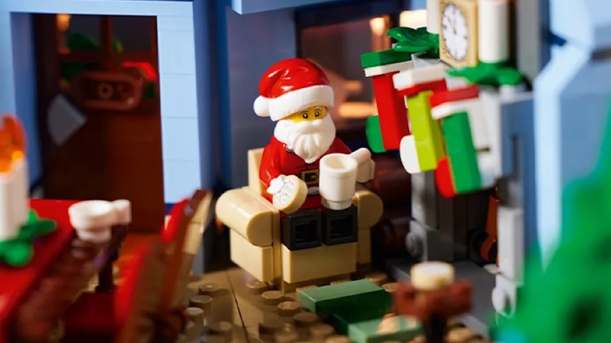 Mystery festive LEGO Insiders item appears online