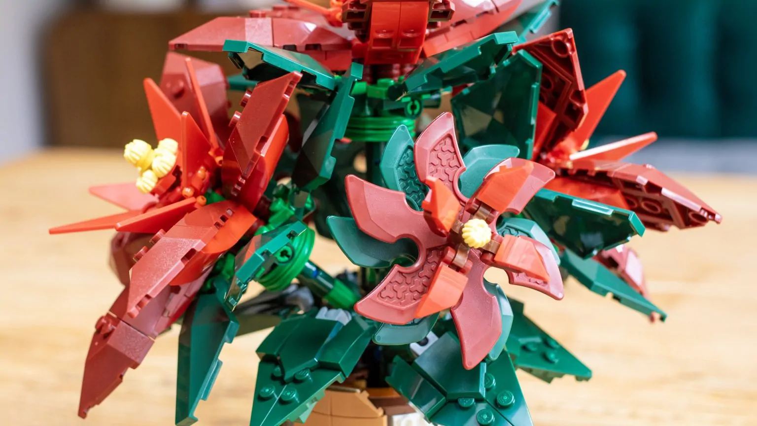 LEGO Botanical Collection 10370 Poinsettia review