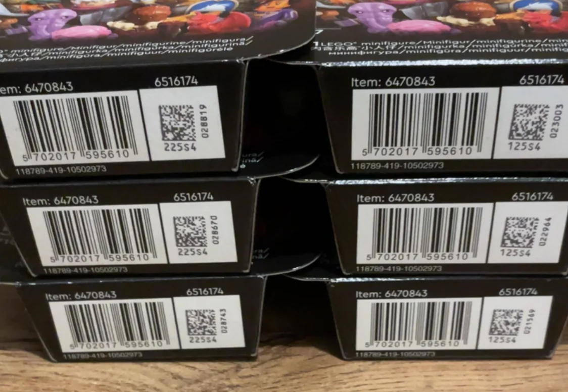 Possible explanation for duplicate LEGO D&D minifigure codes
