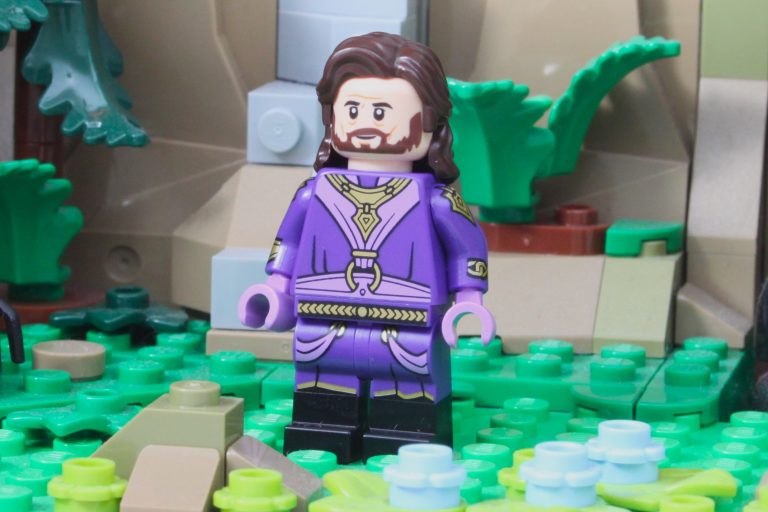 Iconic characters to make using LEGO Dungeons & Dragons minifigures