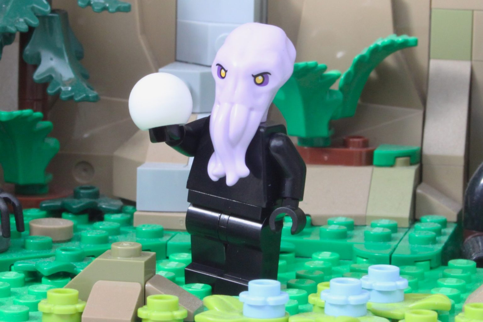 Iconic characters to make using LEGO Dungeons & Dragons minifigures