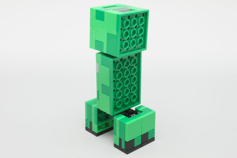 LEGO Minecraft 21281 Baby Pig's Birthday Celebration review