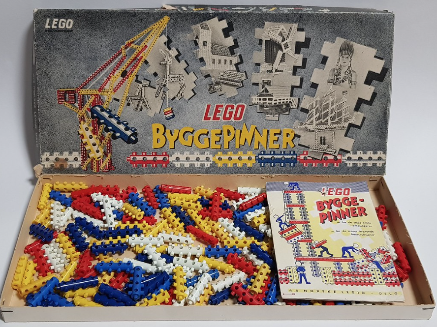 Collector donates super-rare historical set to LEGO Vault