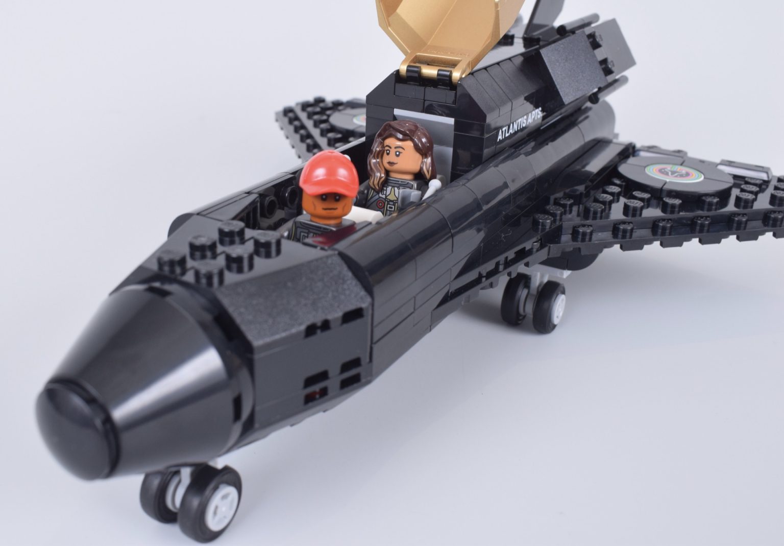 LEGO Icons 10391 Over the Moon with Pharrell Williams review