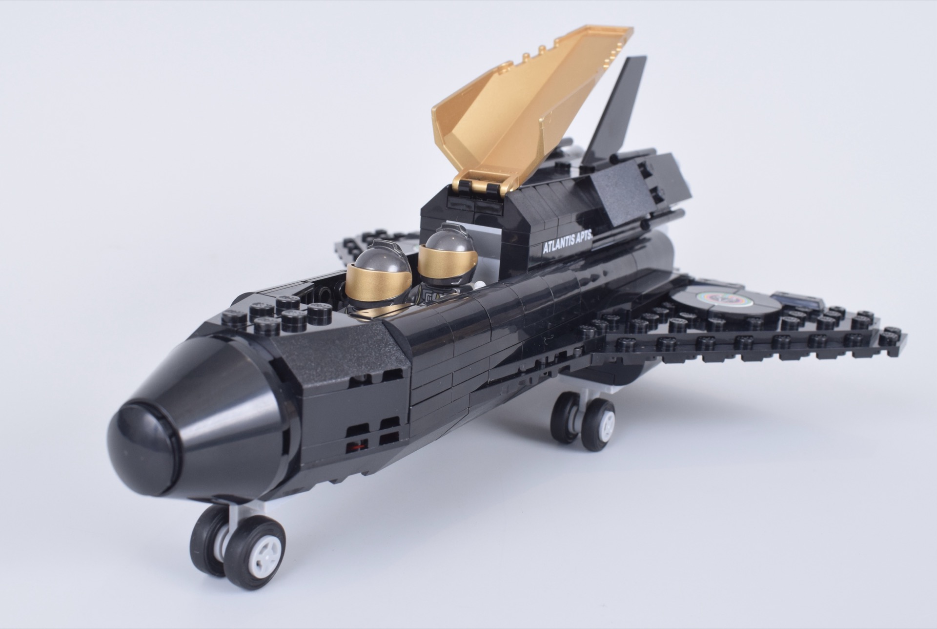 LEGO Icons 10391 Over the Moon with Pharrell Williams review