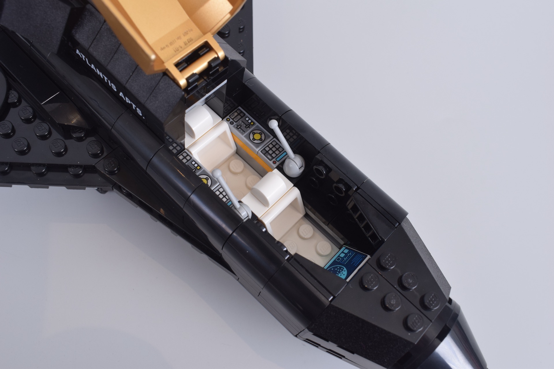 LEGO Icons 10391 Over the Moon with Pharrell Williams review