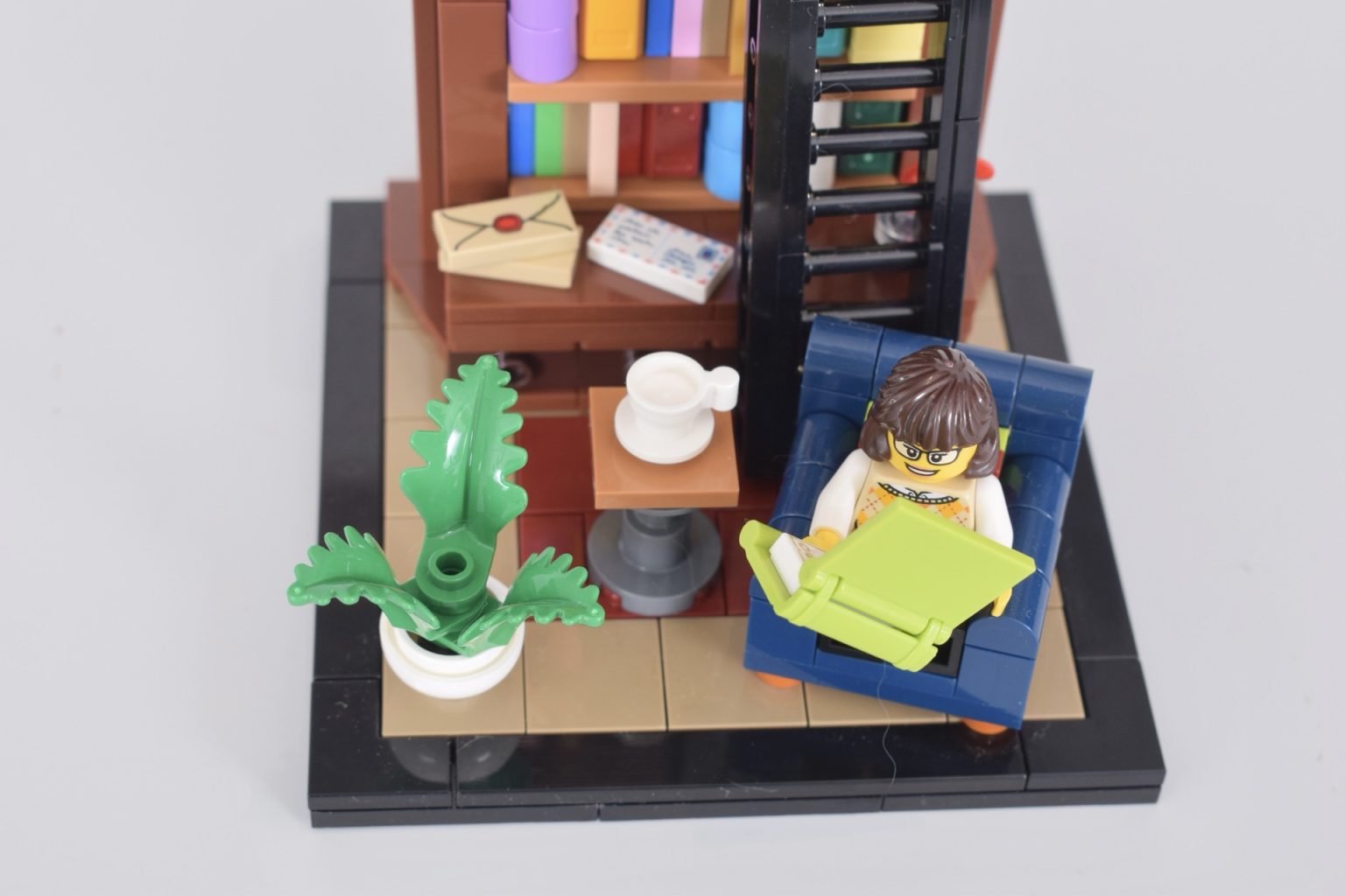 LEGO Ideas 40698 Books Are My Passion review