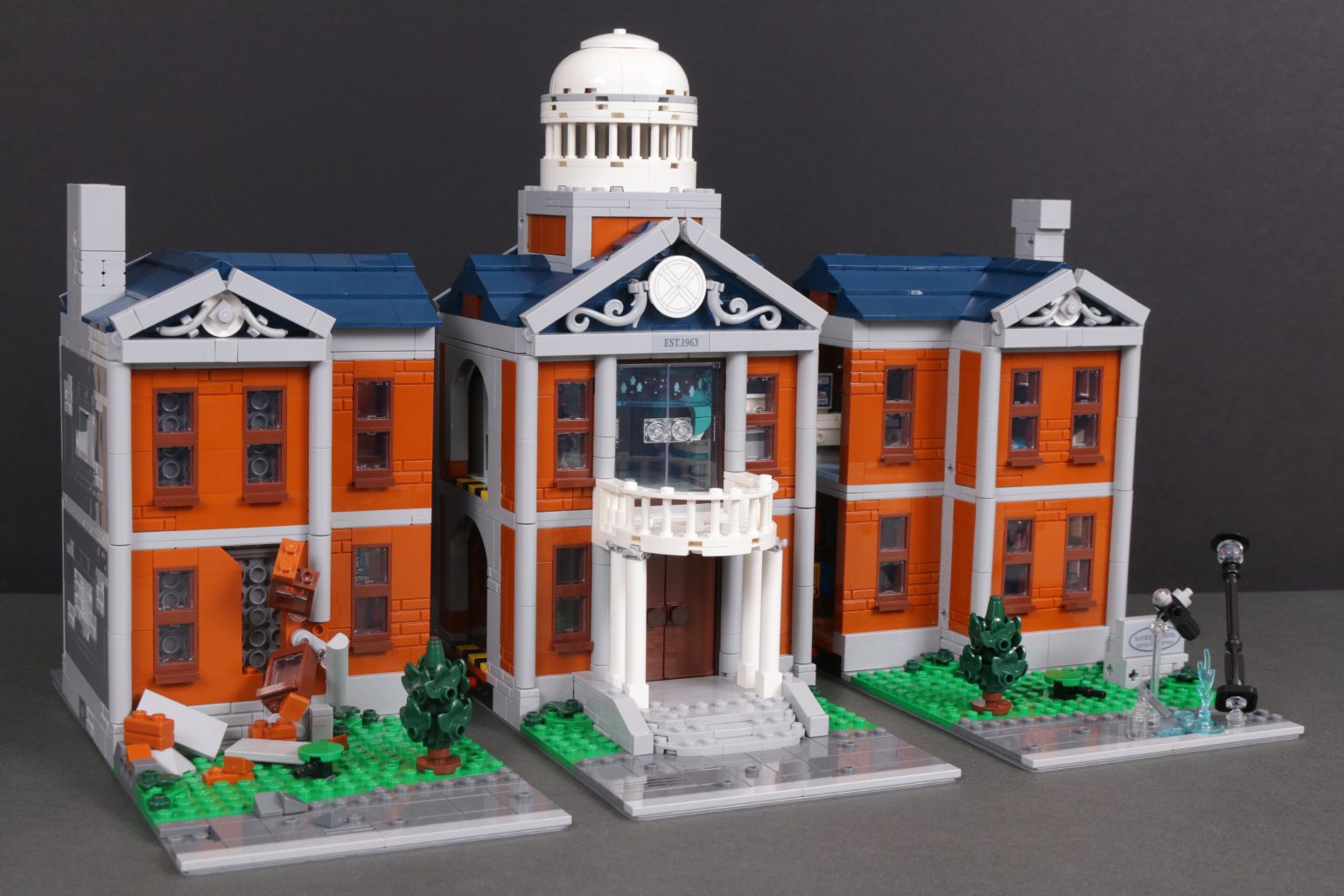 LEGO Marvel 76294 X-Men: The X-Mansion review and gallery