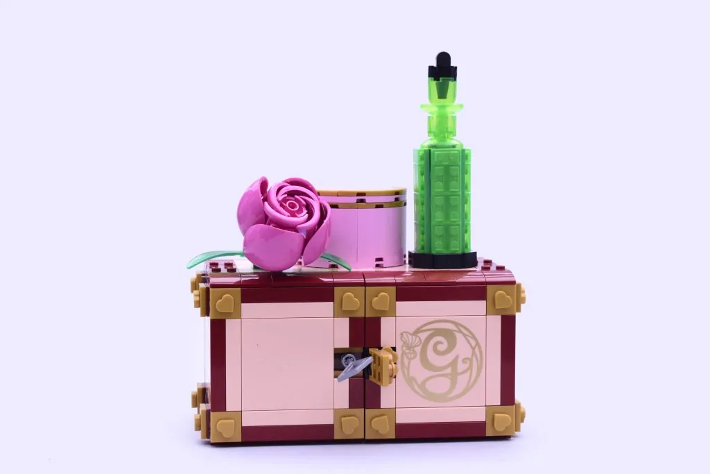 LEGO Wicked 75683 Glinda & Elphaba's Dormitory review