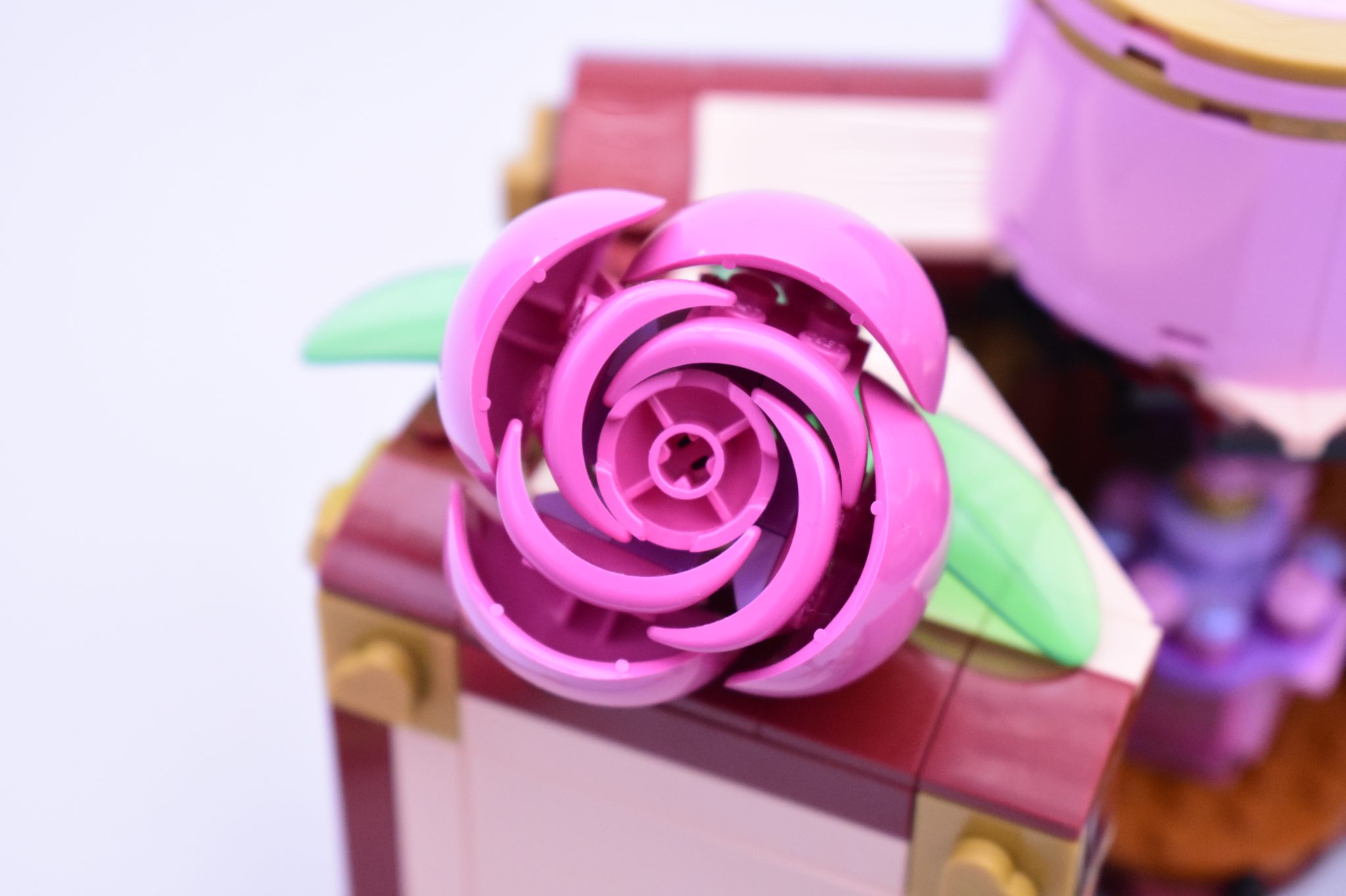 LEGO Wicked 75683 Glinda & Elphaba's Dormitory review