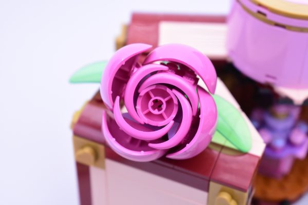 LEGO Wicked 75683 Glinda & Elphaba's Dormitory review