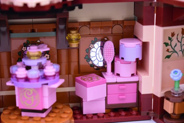 LEGO Wicked 75683 Glinda & Elphaba's Dormitory review