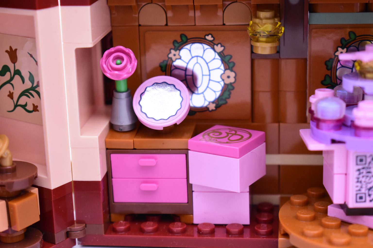 LEGO Wicked 75683 Glinda & Elphaba's Dormitory review
