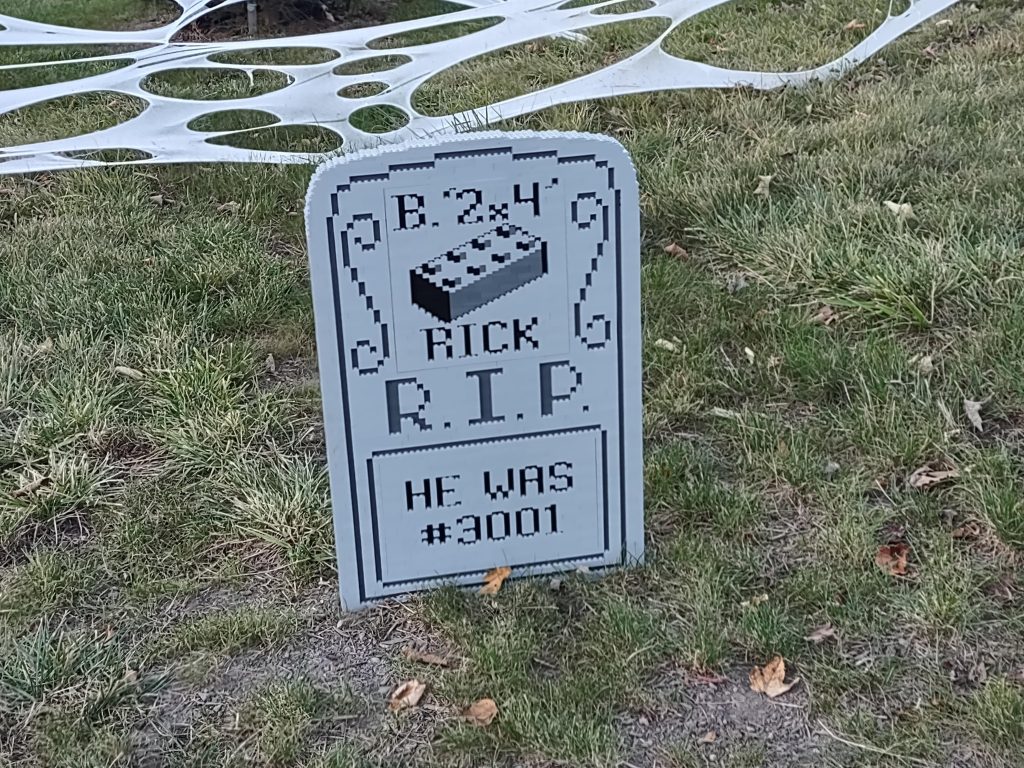 LEGO Halloween tombstones pay tribute to more retired themes