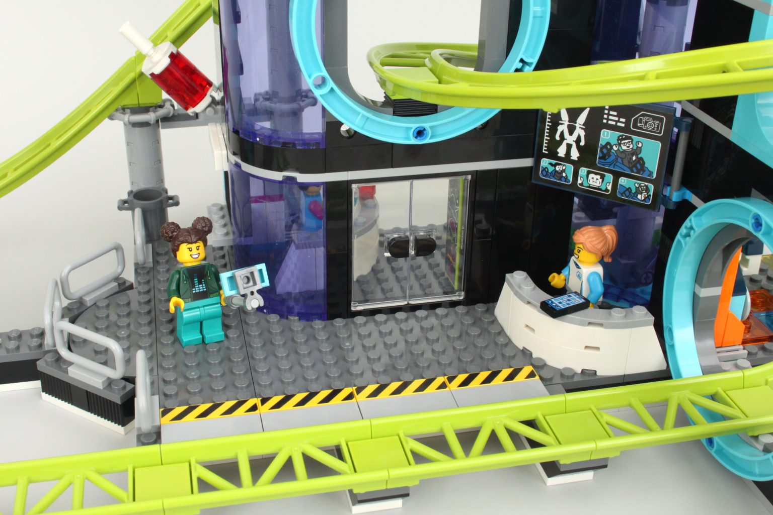 LEGO City 60421 Robot World Roller-Coaster Park review