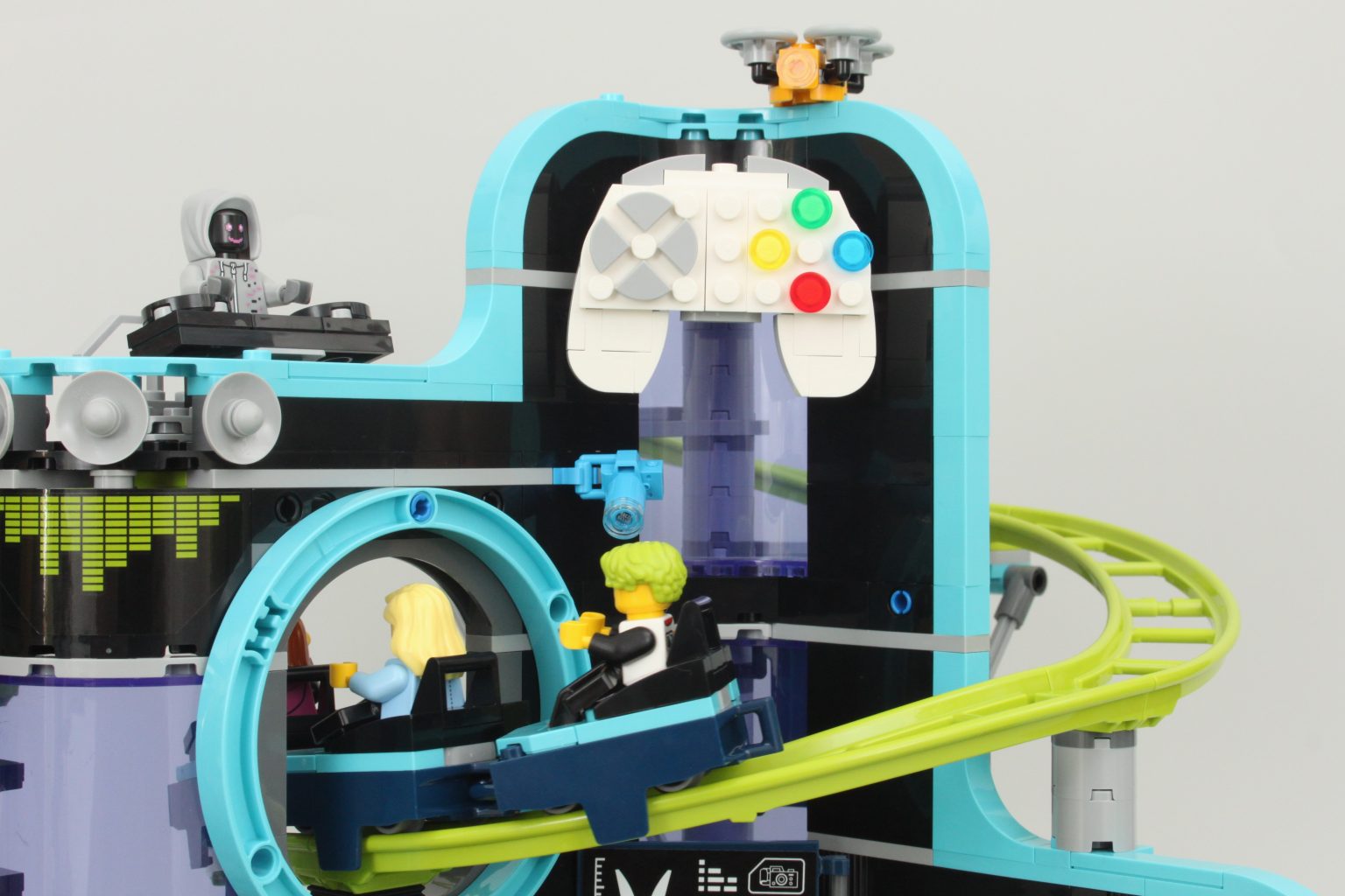 LEGO City 60421 Robot World Roller-Coaster Park review