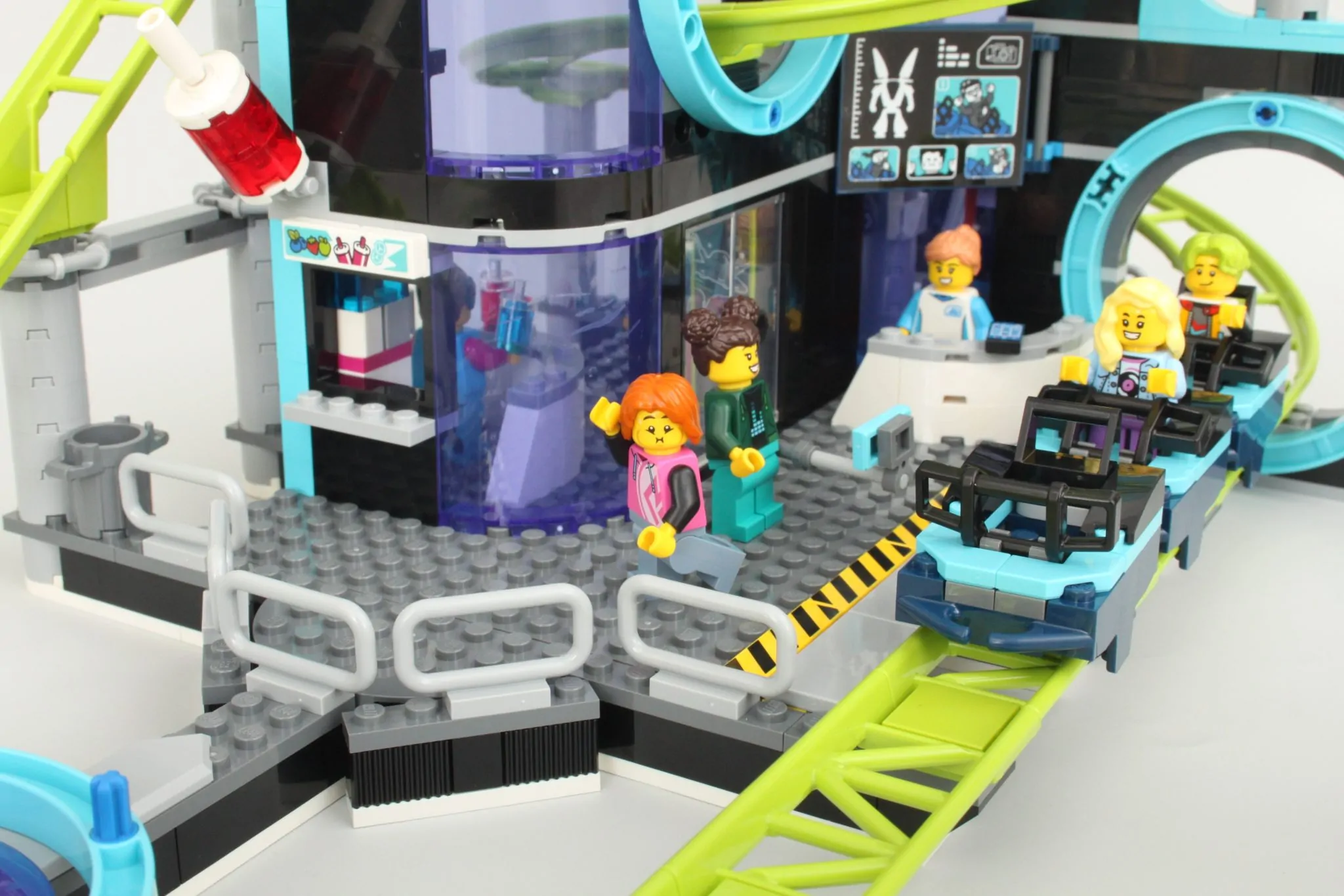 LEGO City 60421 Robot World Roller-Coaster Park review