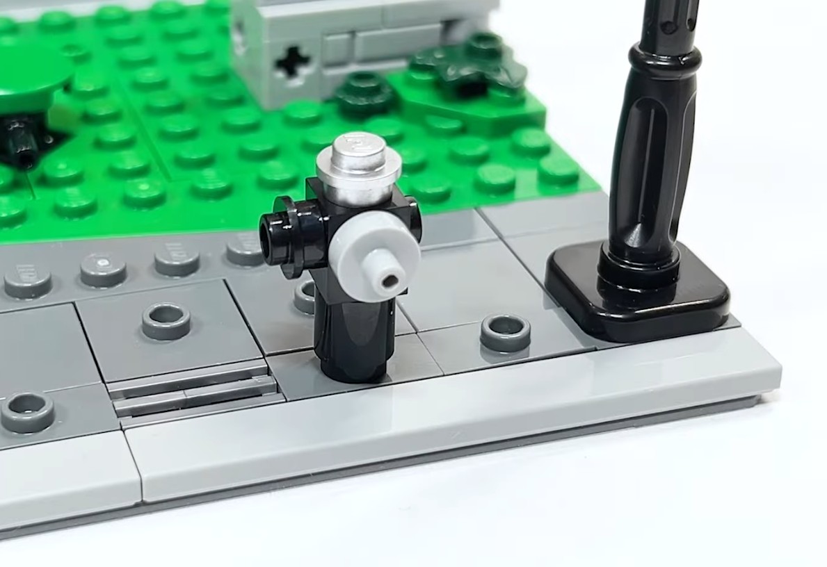 You can fix the LEGO Marvel X-Mansion with no extra pieces