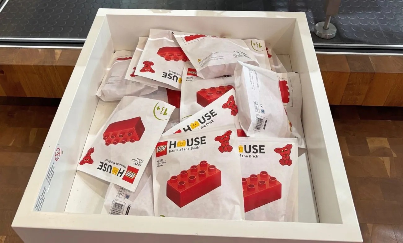 First in-hand sighting of LEGO's paper polybags for 2025
