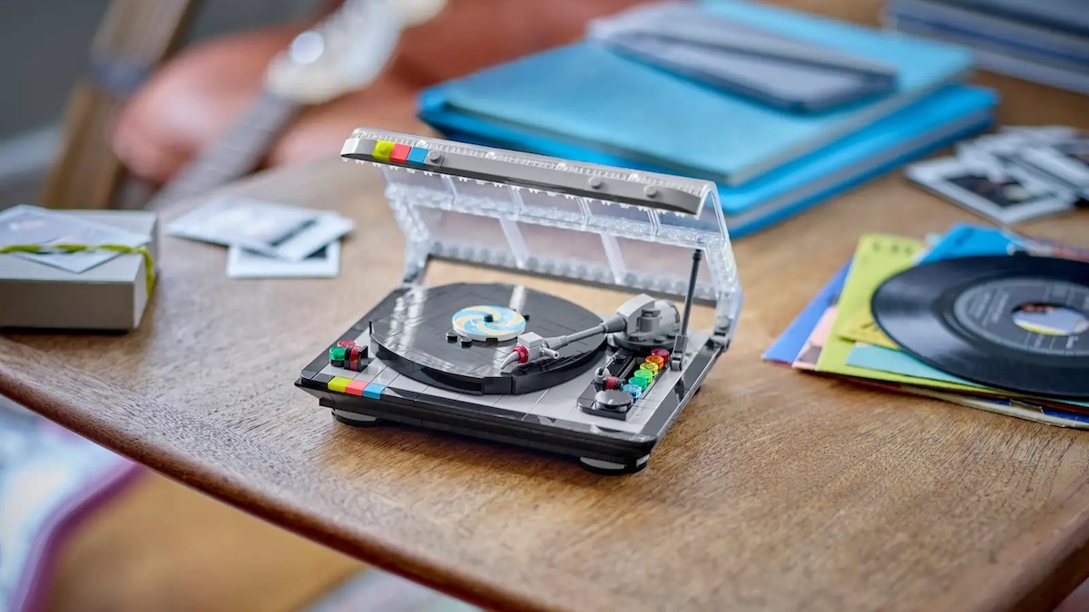 LEGO Retro Record Player sells out quick – but there are still GWPs to get