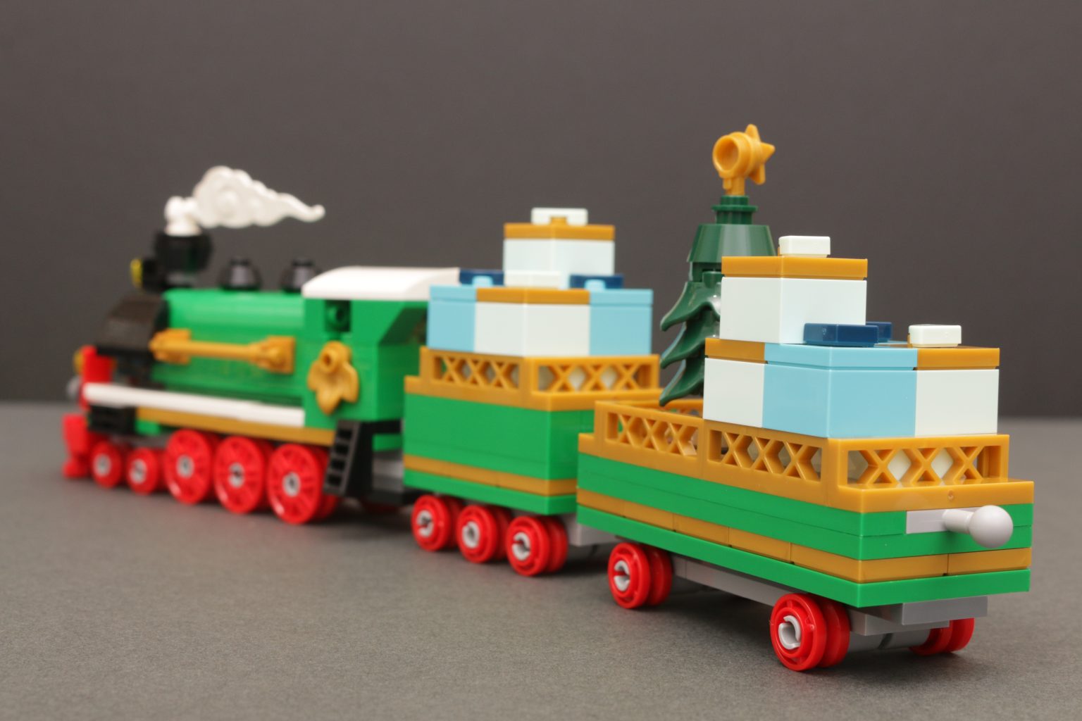 LEGO Insiders Weekend 40700 Christmas Train review
