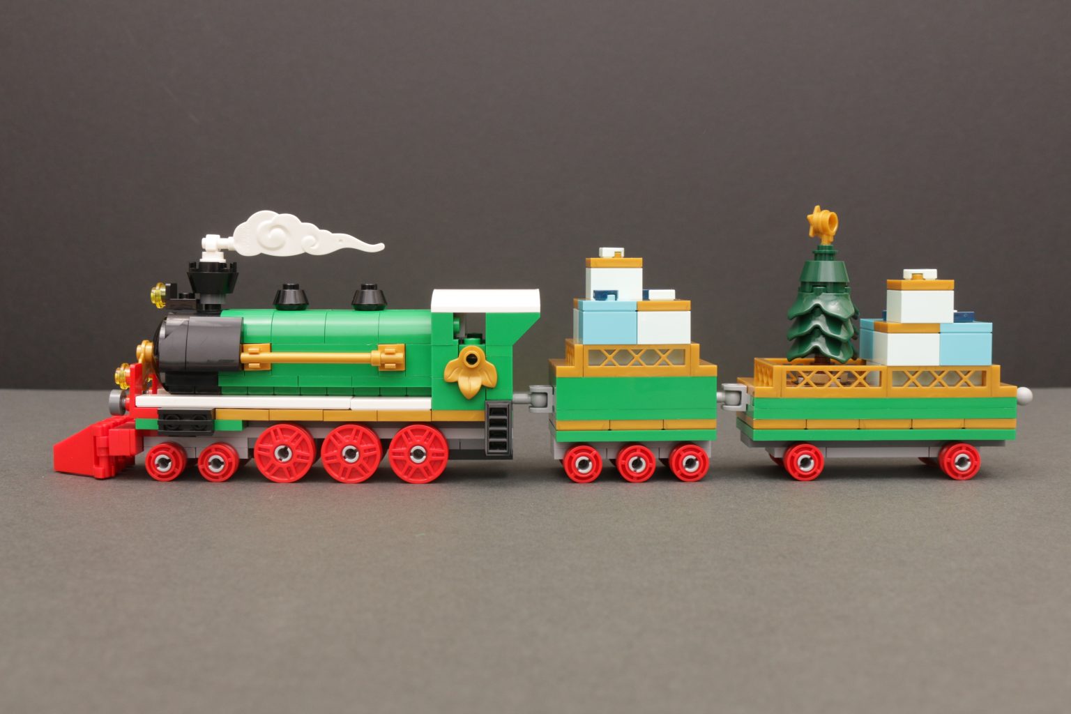 LEGO Insiders Weekend 40700 Christmas Train review