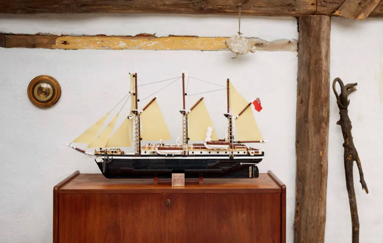 LEGO Shackleton's Lifeboat GWP already sells out – and appears on ...