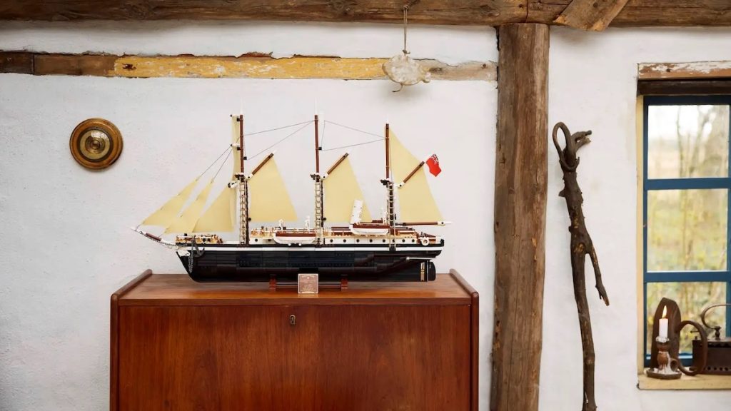 All you need to know before buying LEGO 10335 The Endurance