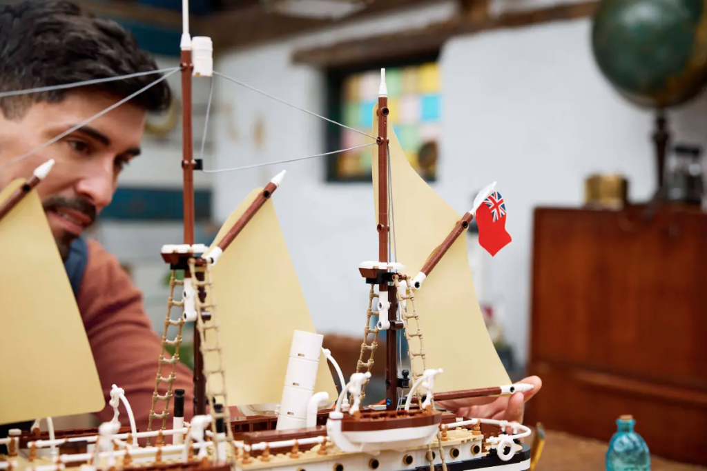 LEGO The Endurance sails call back to builds of yesteryear