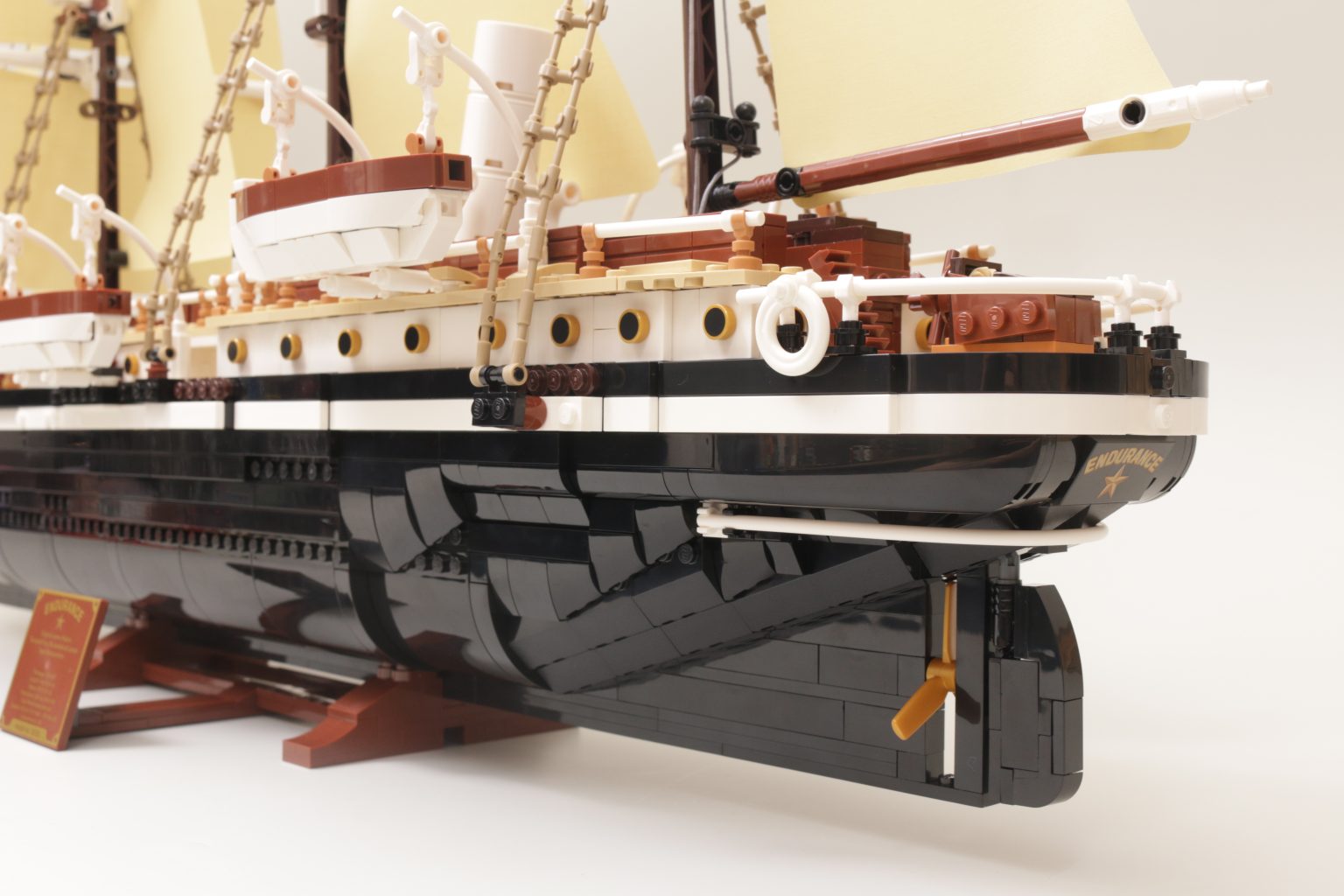 LEGO Icons 10335 The Endurance review and gallery