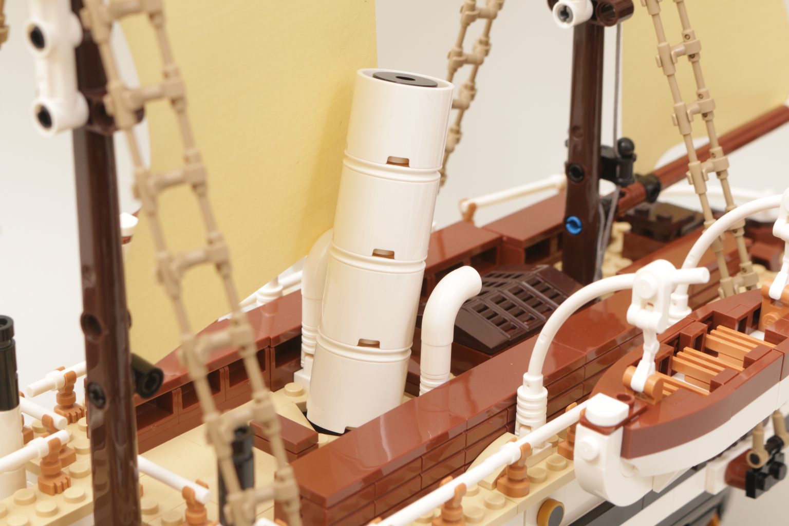 LEGO Icons 10335 The Endurance review and gallery