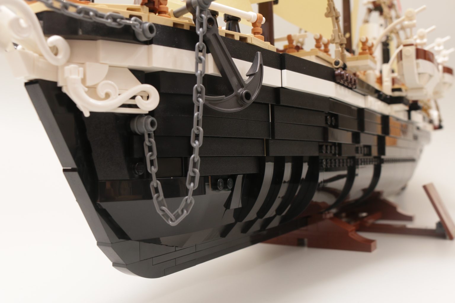 LEGO Icons 10335 The Endurance review and gallery