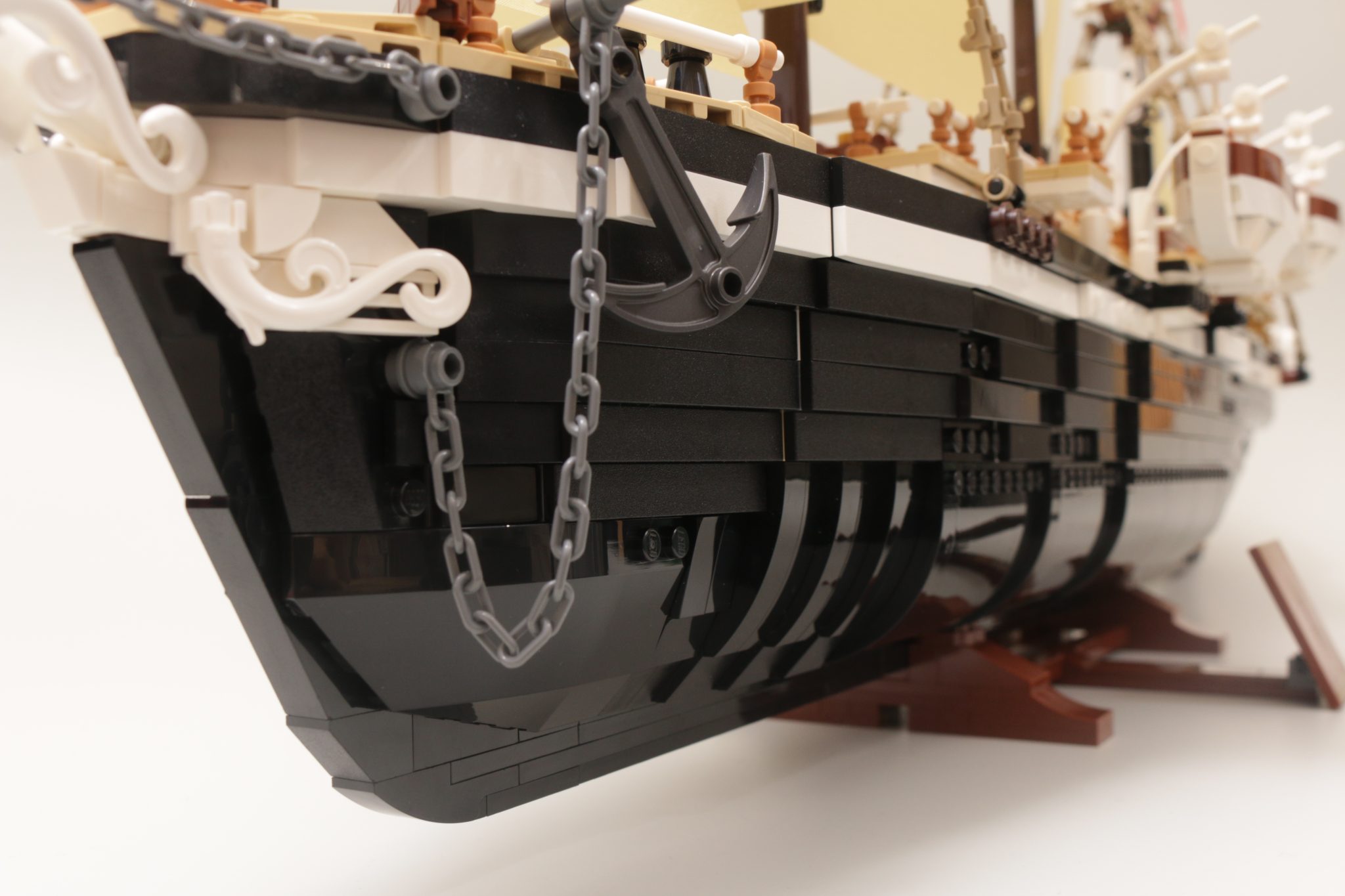 LEGO Icons 10335 The Endurance review and gallery