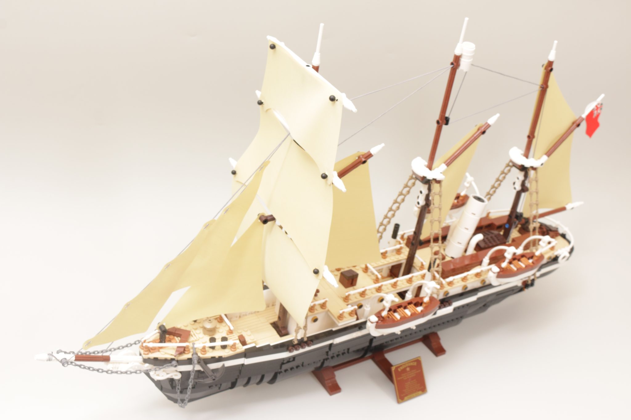 LEGO Icons 10335 The Endurance review and gallery