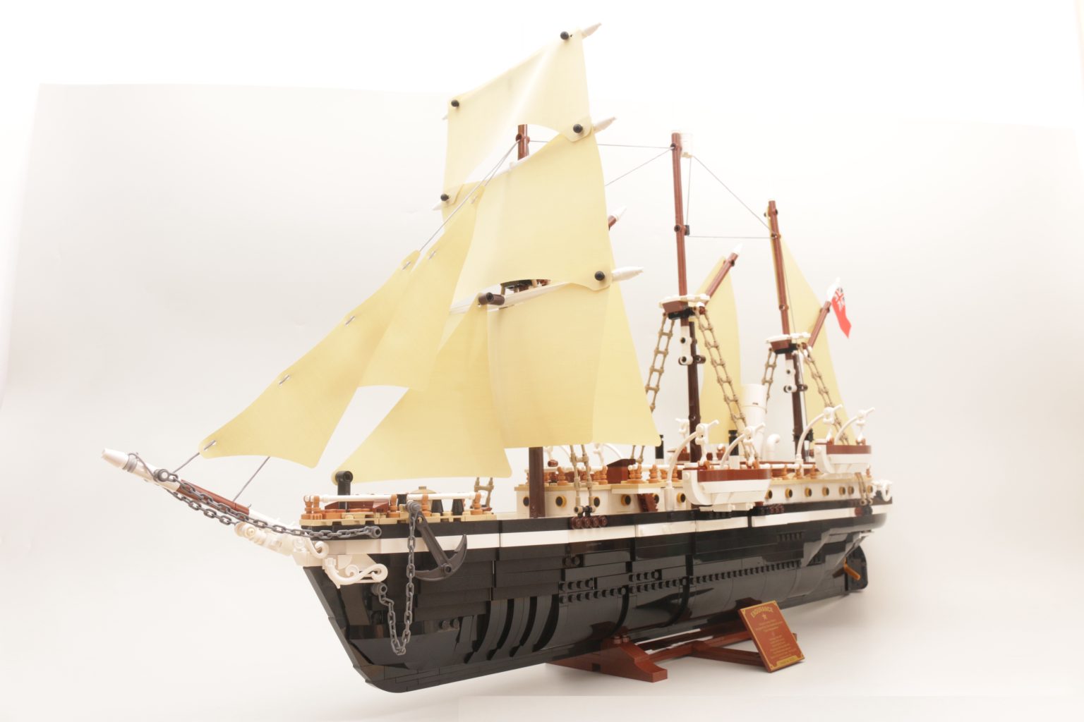 LEGO Icons 10335 The Endurance review and gallery