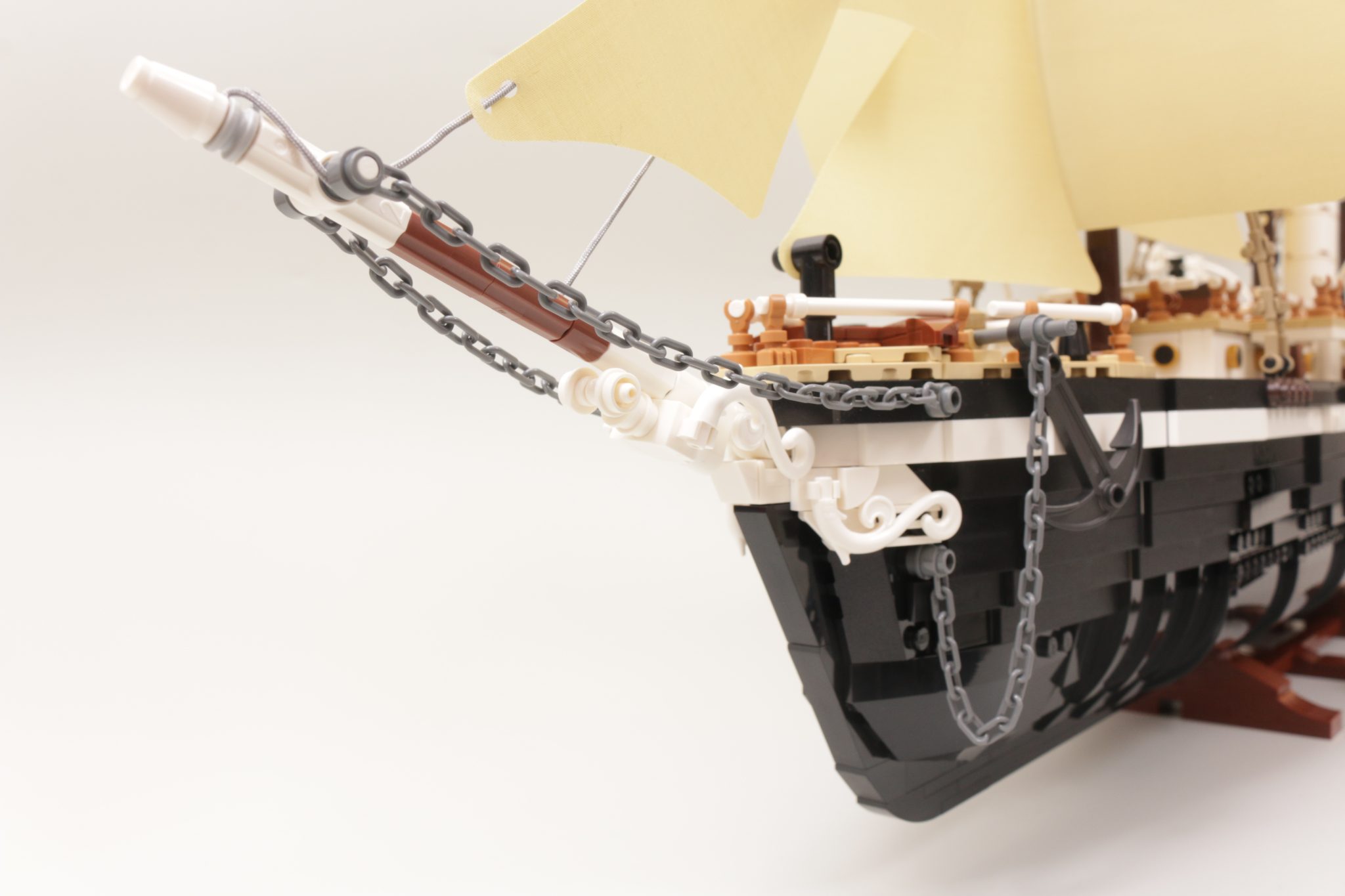 LEGO Icons 10335 The Endurance review and gallery