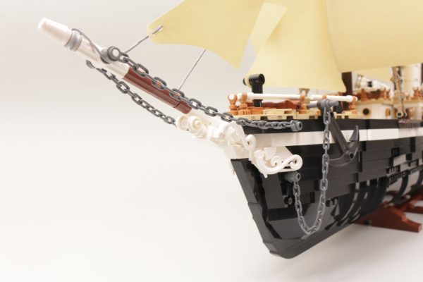 LEGO Icons 10335 The Endurance review and gallery