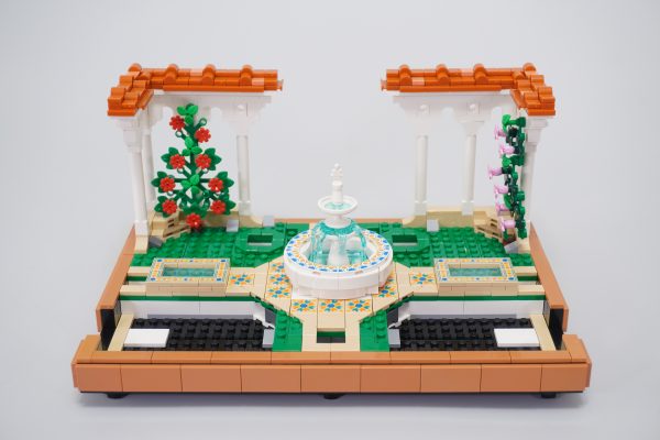 LEGO Icons 10359 Fountain Garden review