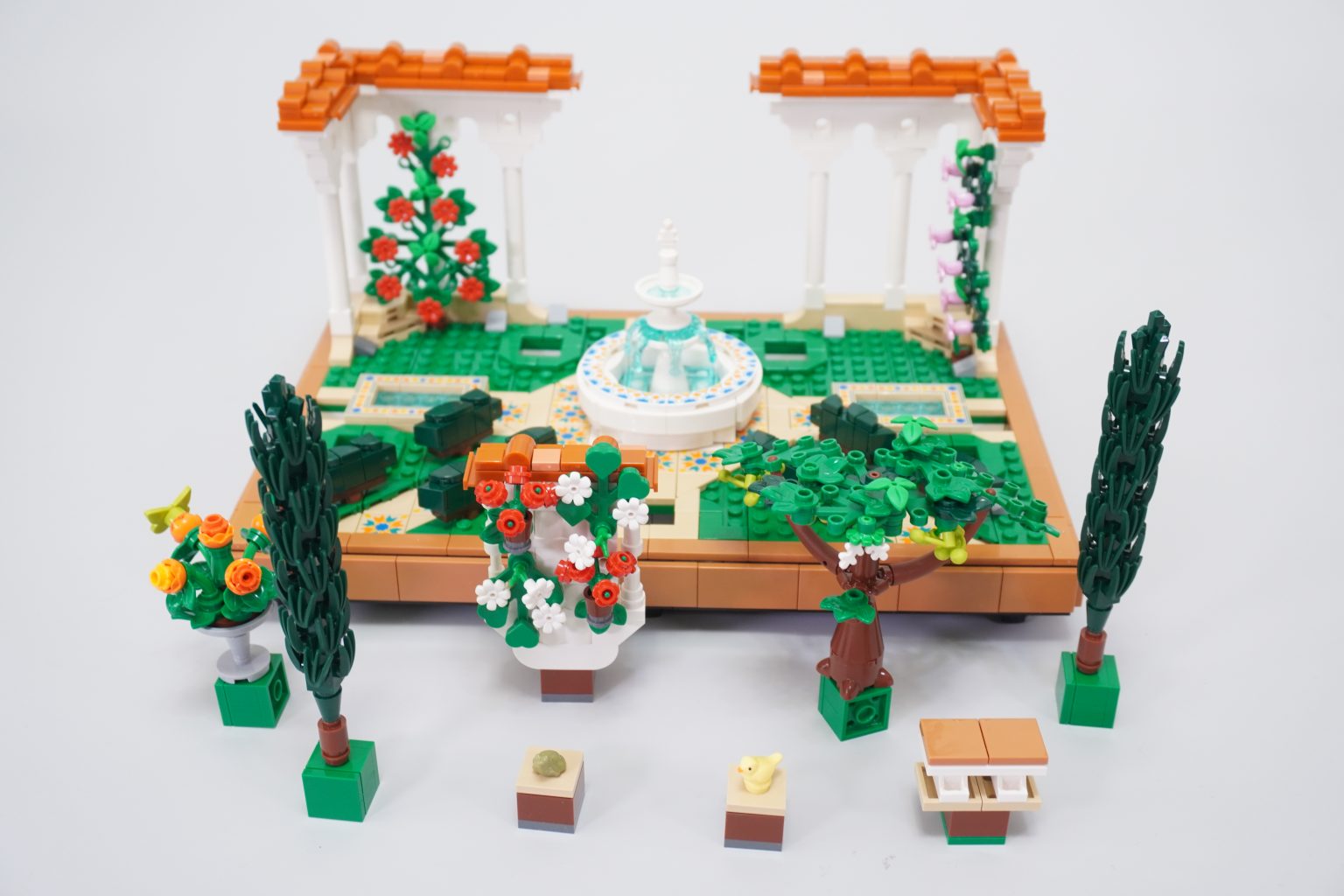 LEGO Icons 10359 Fountain Garden review
