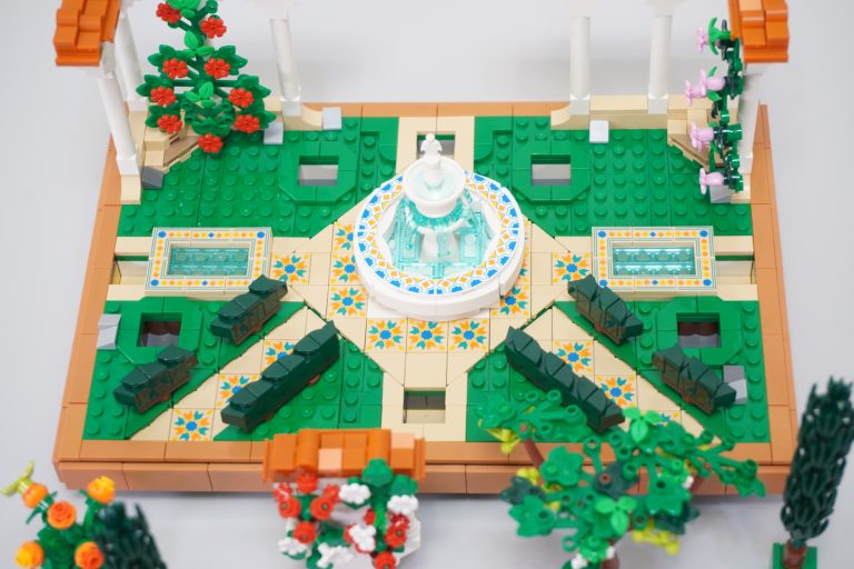 LEGO Icons 10359 Fountain Garden review