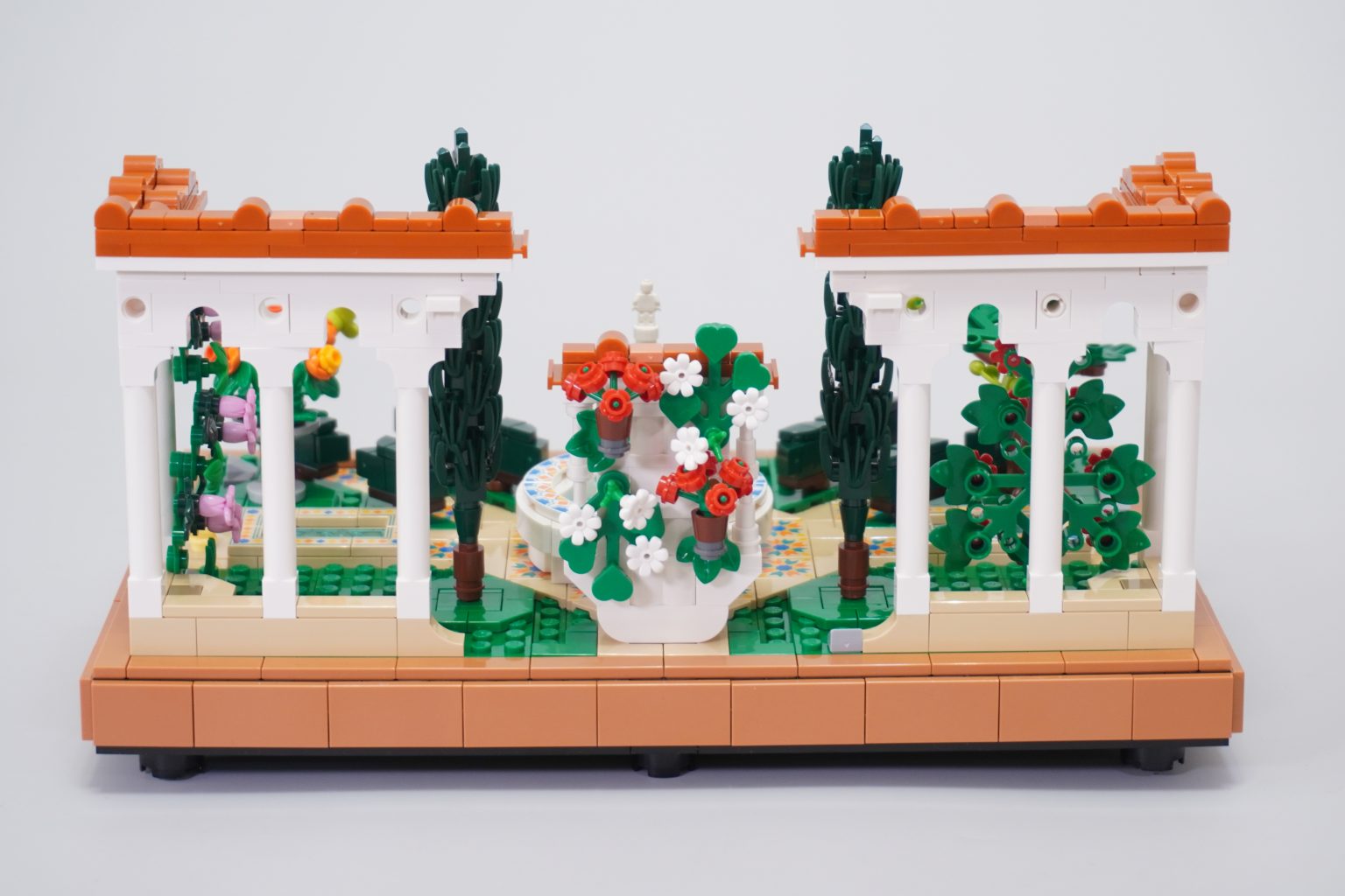 LEGO Icons 10359 Fountain Garden review