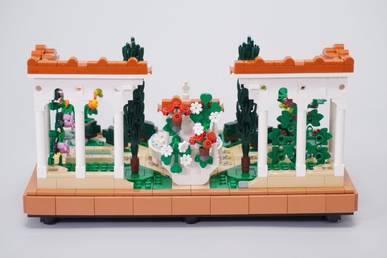 LEGO Icons 10359 Fountain Garden review