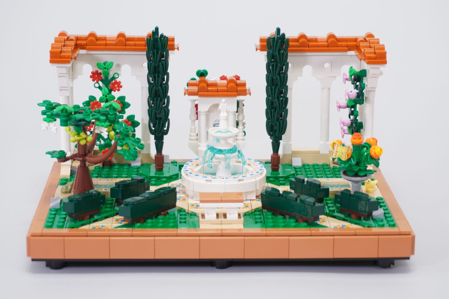 LEGO Icons 10359 Fountain Garden review