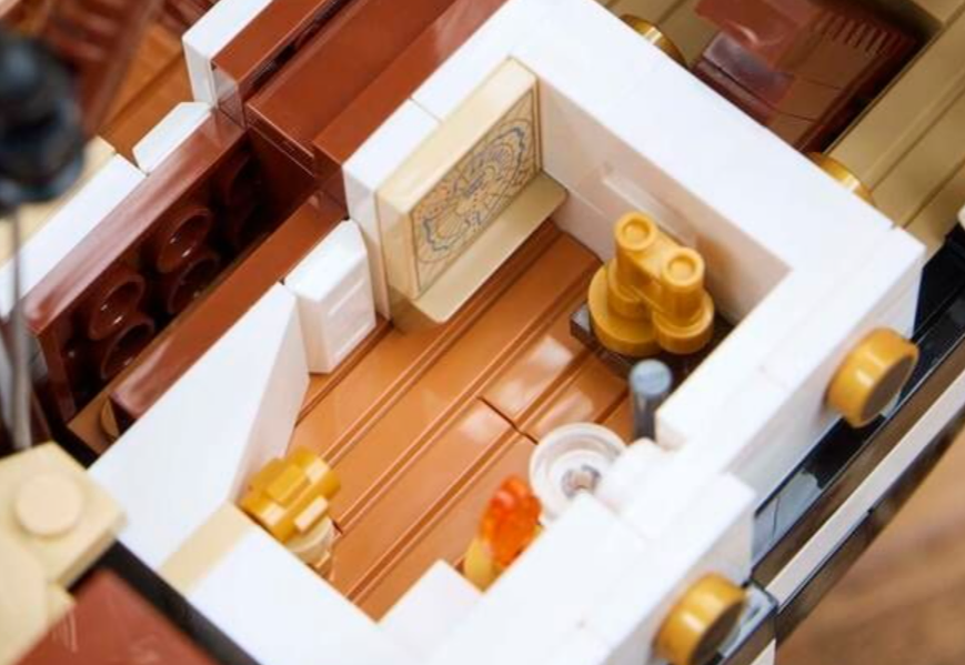 Six things we spotted in LEGO Icons 10335 The Endurance