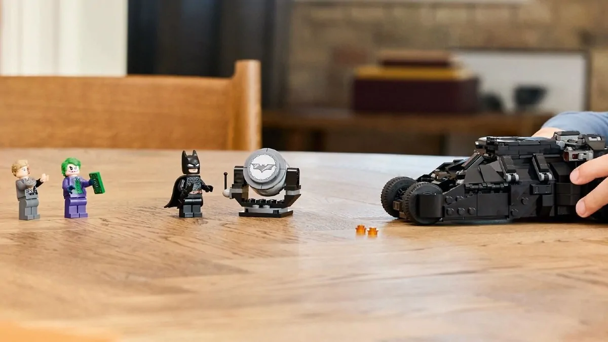 2025 LEGO DC's Two-Face minifigure is unlike any before it