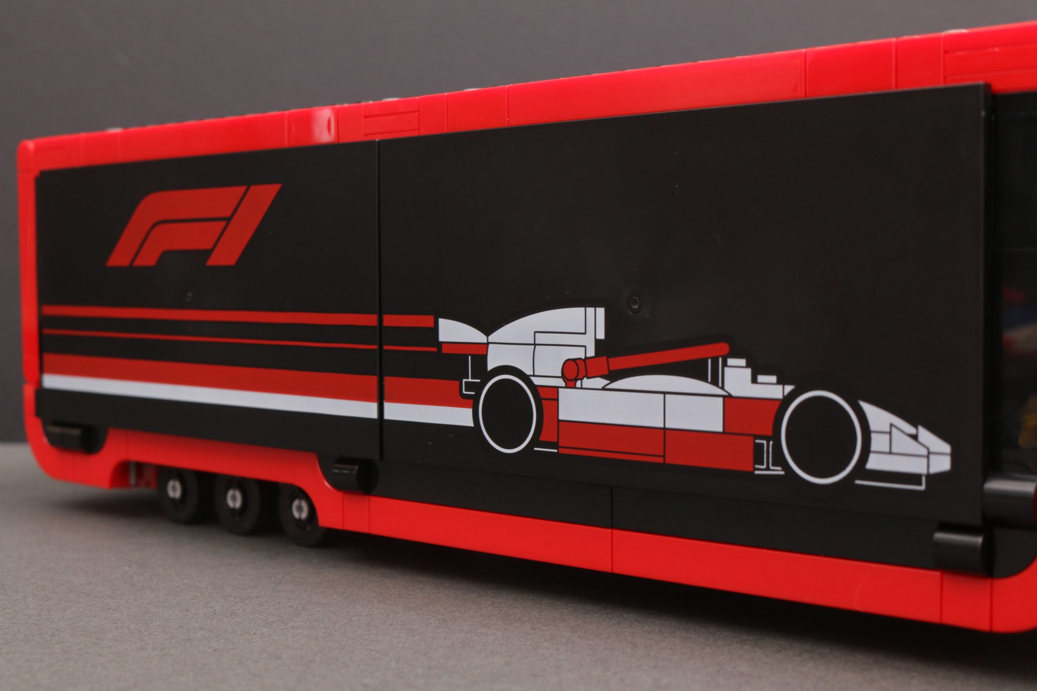 LEGO City 60445 F1 Truck with RB20 & AMR24 F1 Cars review