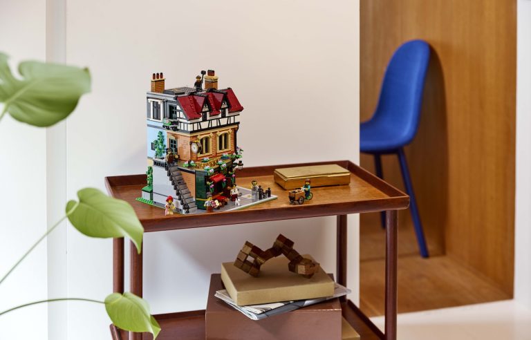 LEGO Icons 10350 Tudor Corner modular building revealed