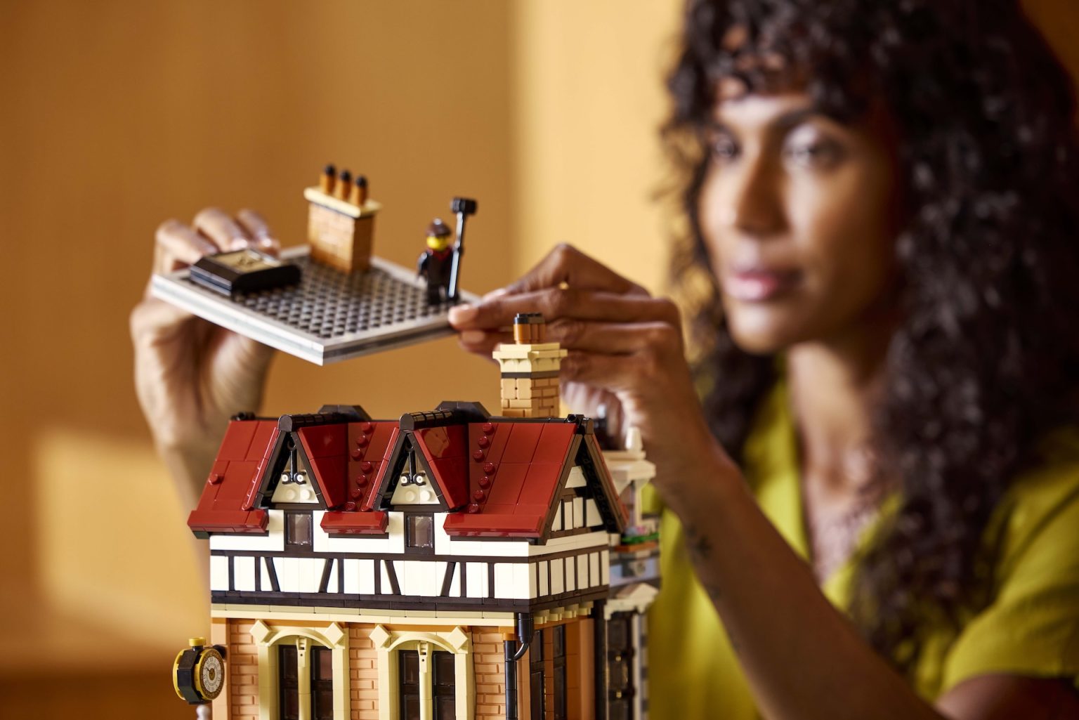 LEGO Icons 10350 Tudor Corner modular building revealed