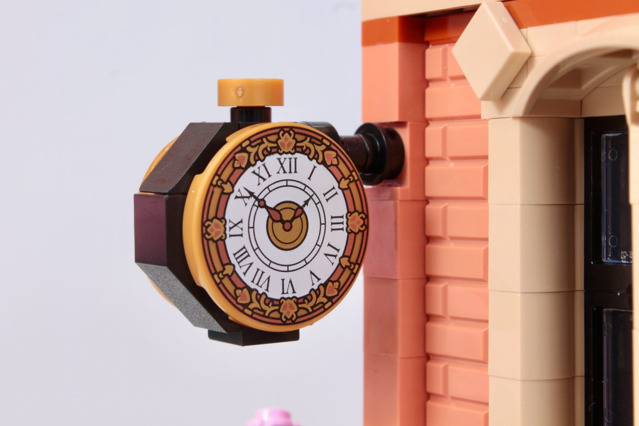 LEGO Icons 10350 Tudor Corner modular building review