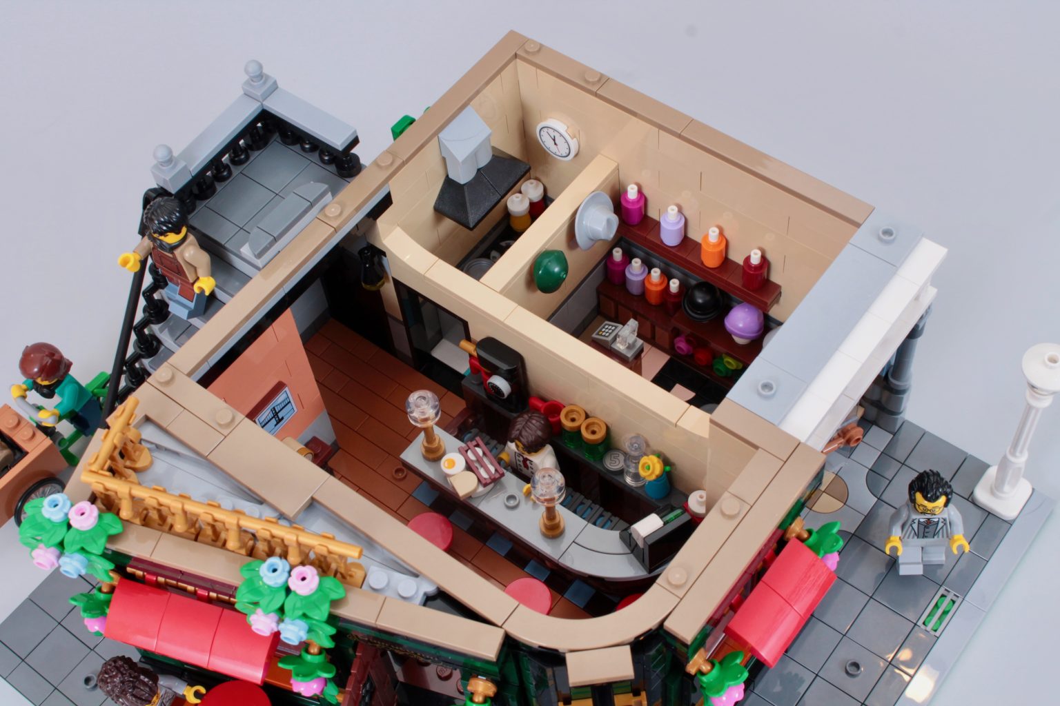 LEGO Icons 10350 Tudor Corner modular building review